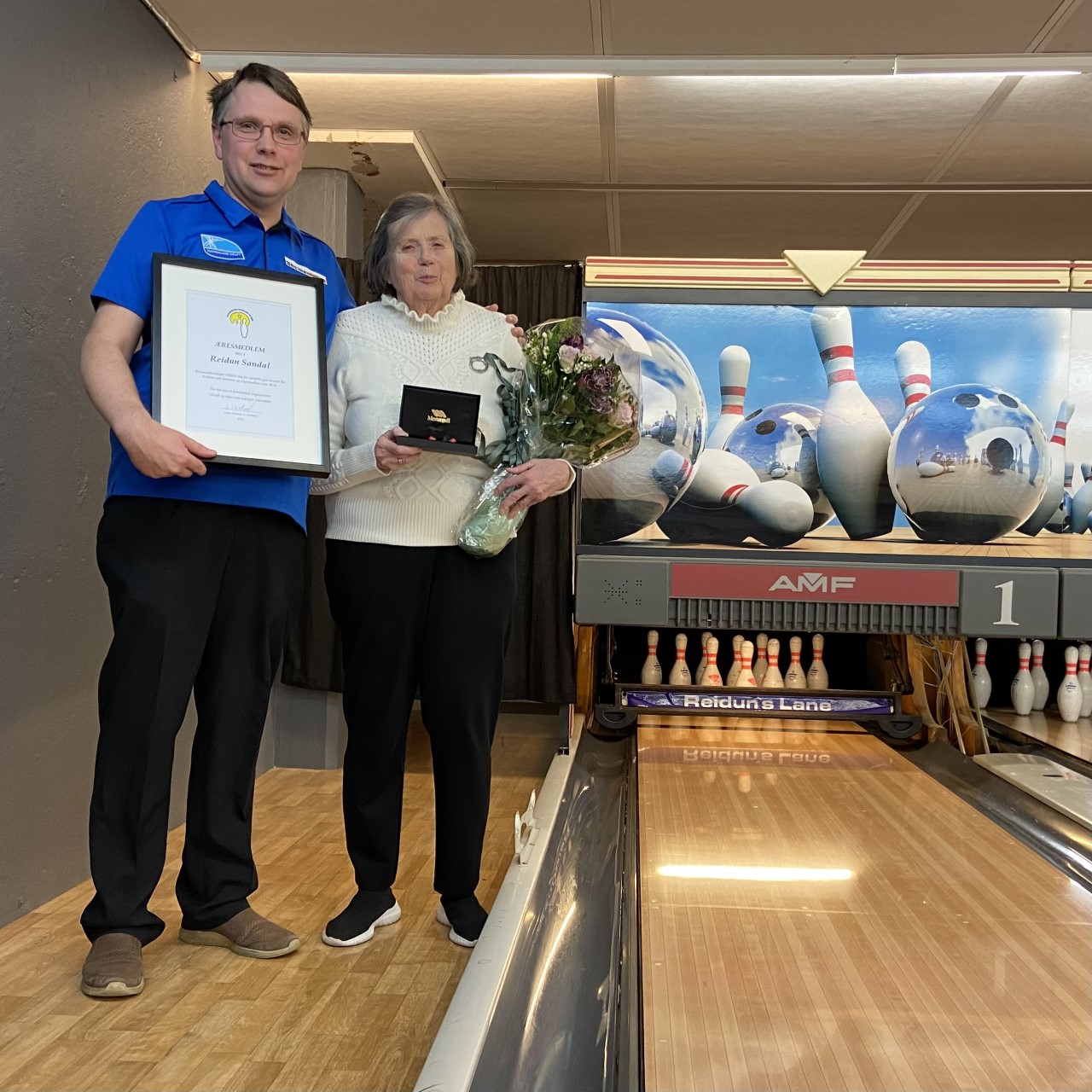 Haugesund Bowlingklubb har utdelt sitt første Æresmedlemskap! - Norges ...